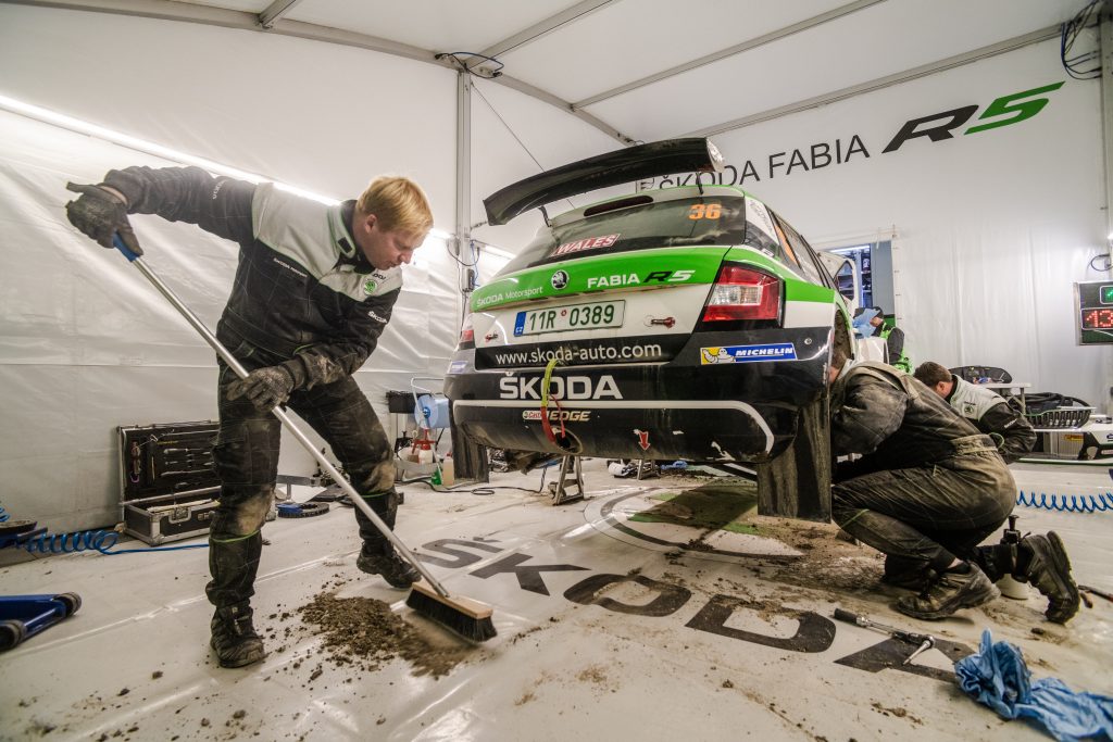 What Happens at Service Park | Beginner’s Guide to Rally - Škoda Motorsport