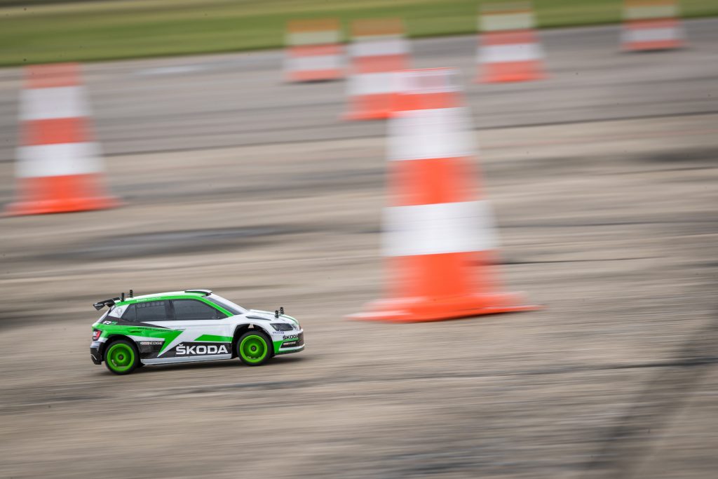 Co-drivers Driving or RC Car Relay | Rally Challenges - Škoda Motorsport